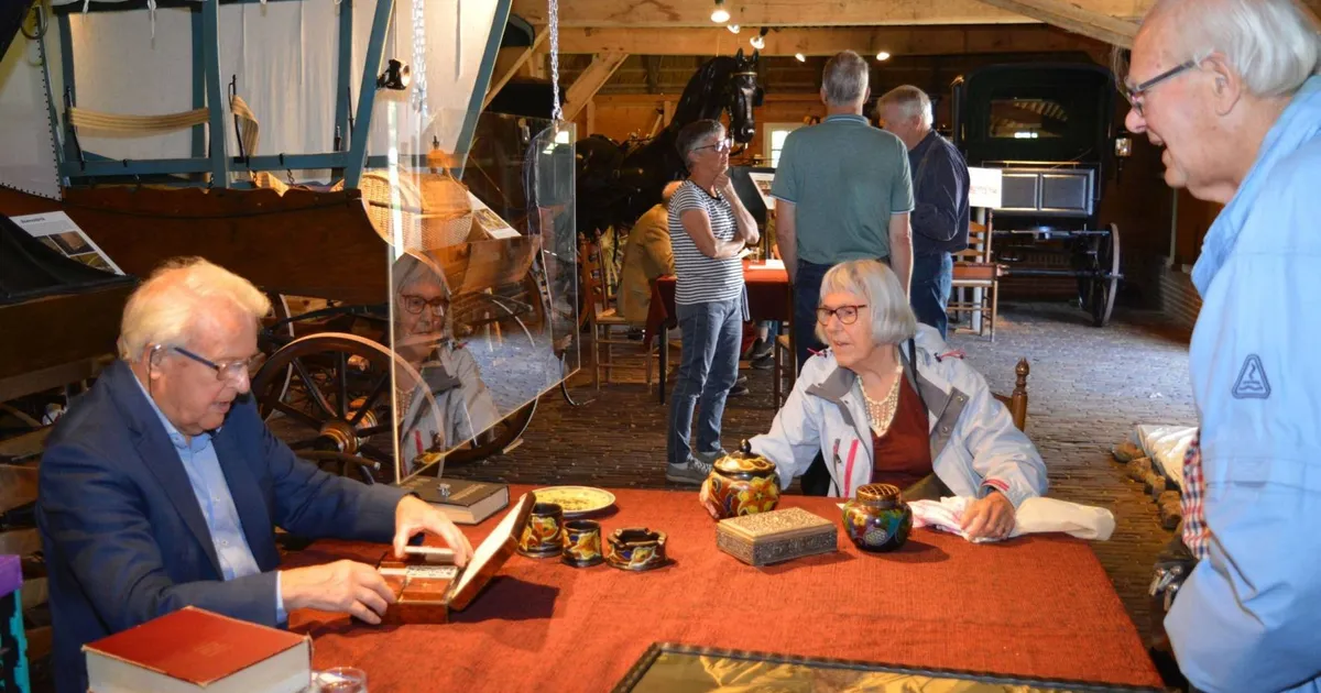 Enno de Boer taxeert antiek en curiosa in Ruinerwold