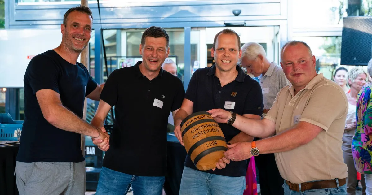 Veiling vaatje haring levert een bedrag van 6510 euro op