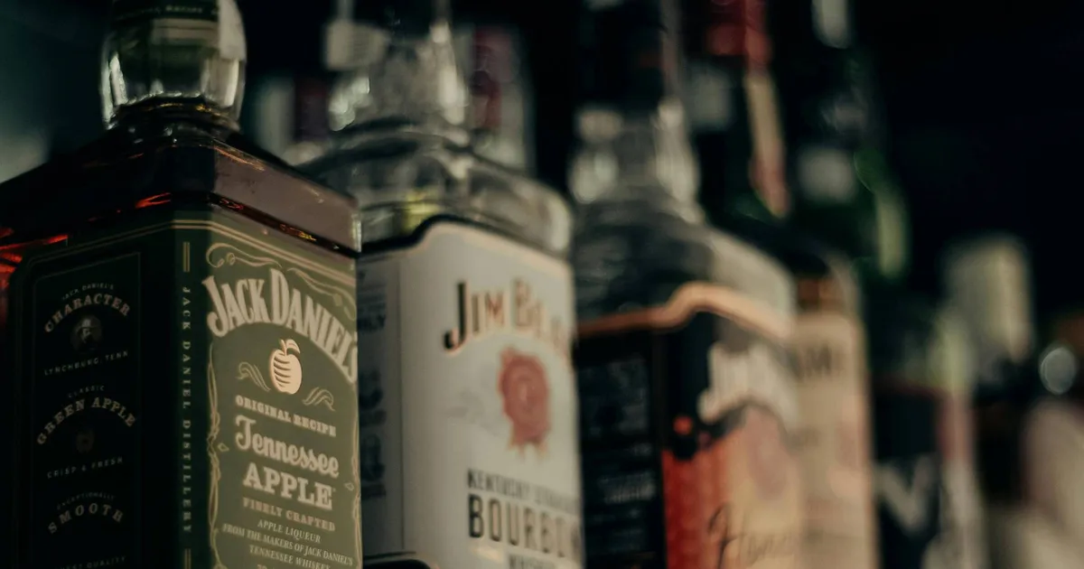 Lege whiskey schappen zijn veel erger dan invoerrechten volgens Brown ...