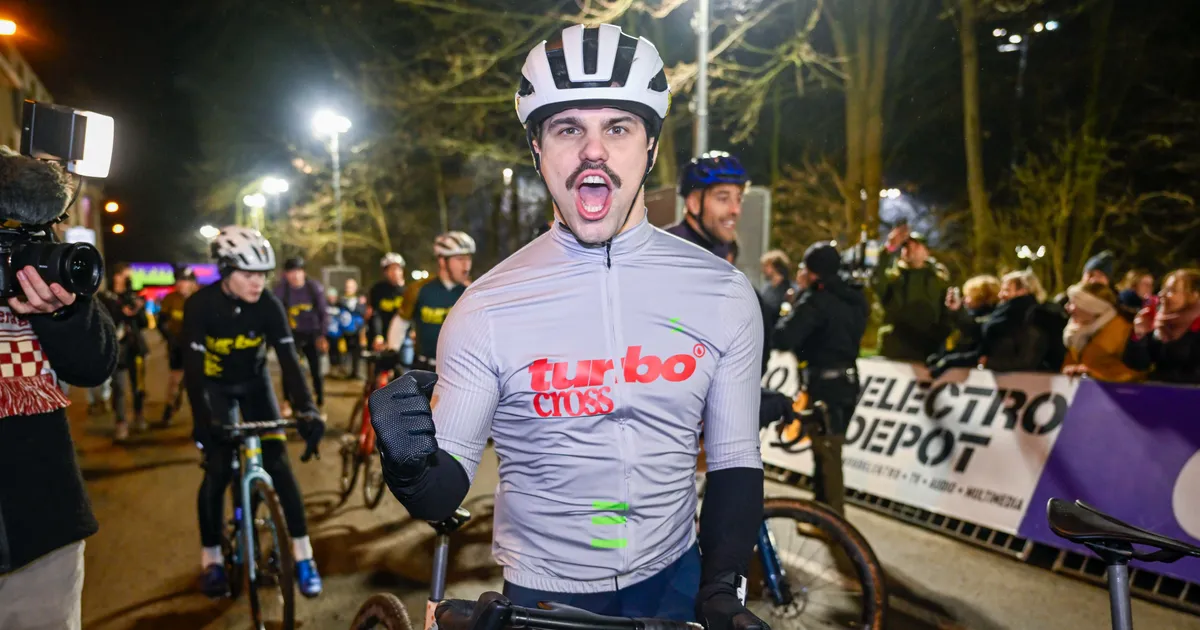 Average Rob bekogeld met bier tijdens Turbo Cross, dader ter plekke ...