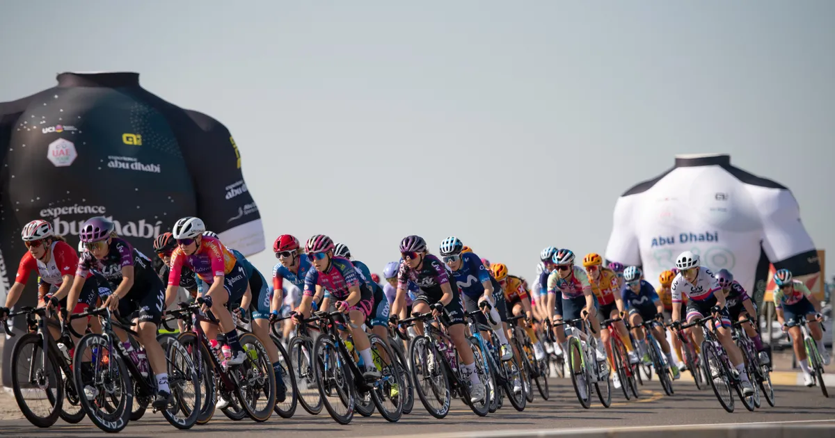 Neve Bradbury maakt indruk met aanvallende rit op Jebel Hafeet: "Ik ...