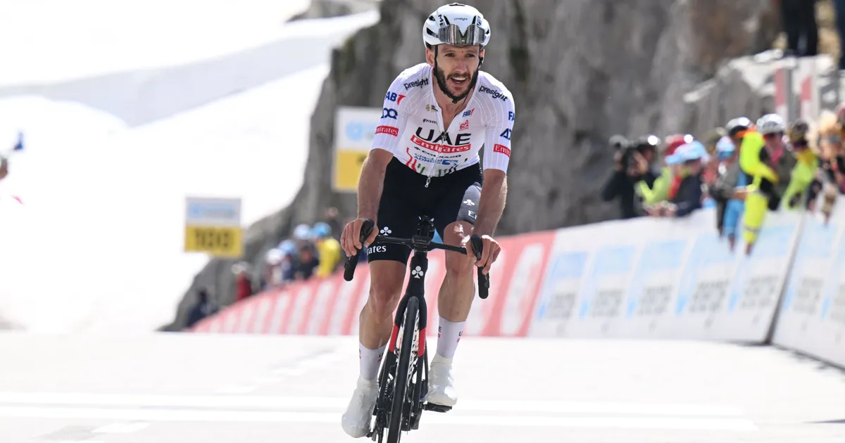 ANALYSE | Adam Yates vs Simon Yates: Wie komt er als winnaar uit de bus ...