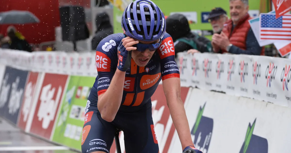 Podium glipt uit handen voor Max Poole in etappe 5 Giro d'Italia ...