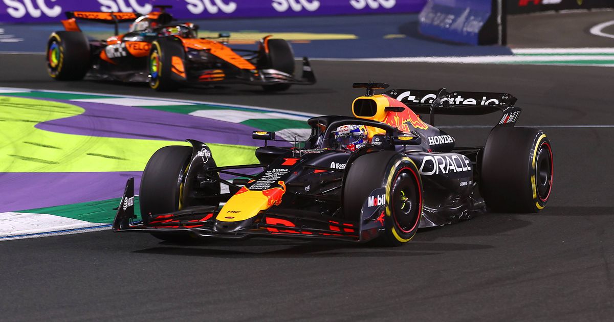 Verstappen oogst lof voor briljante herstart: 'Hem maak je niet gek ...