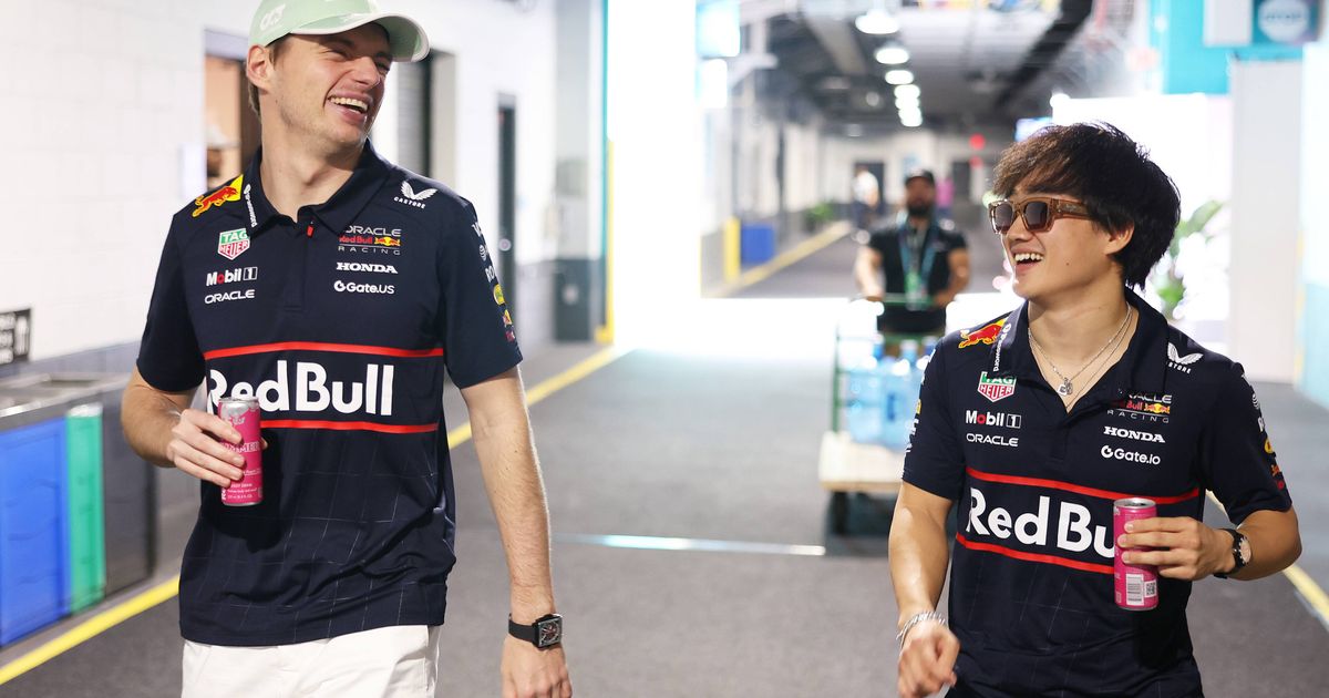 Tsunoda grapt over GT3-test Verstappen: 'Volgens mij reed Max helemaal ...