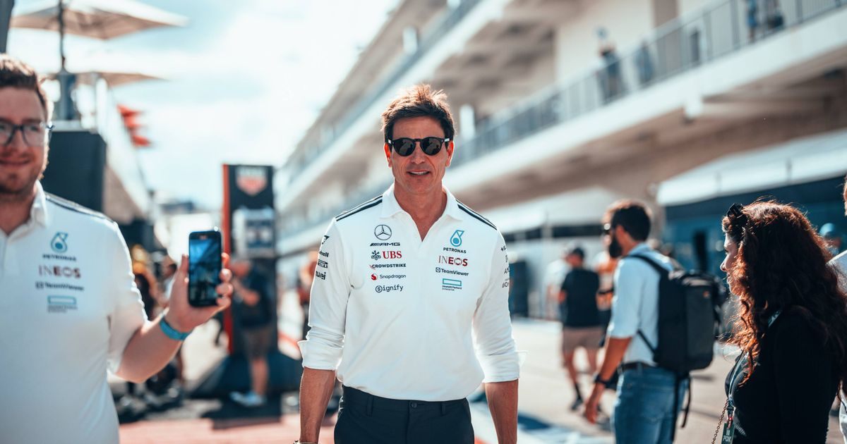 Wolff maakt bewondering voor Verstappen duidelijk met fout in interview ...