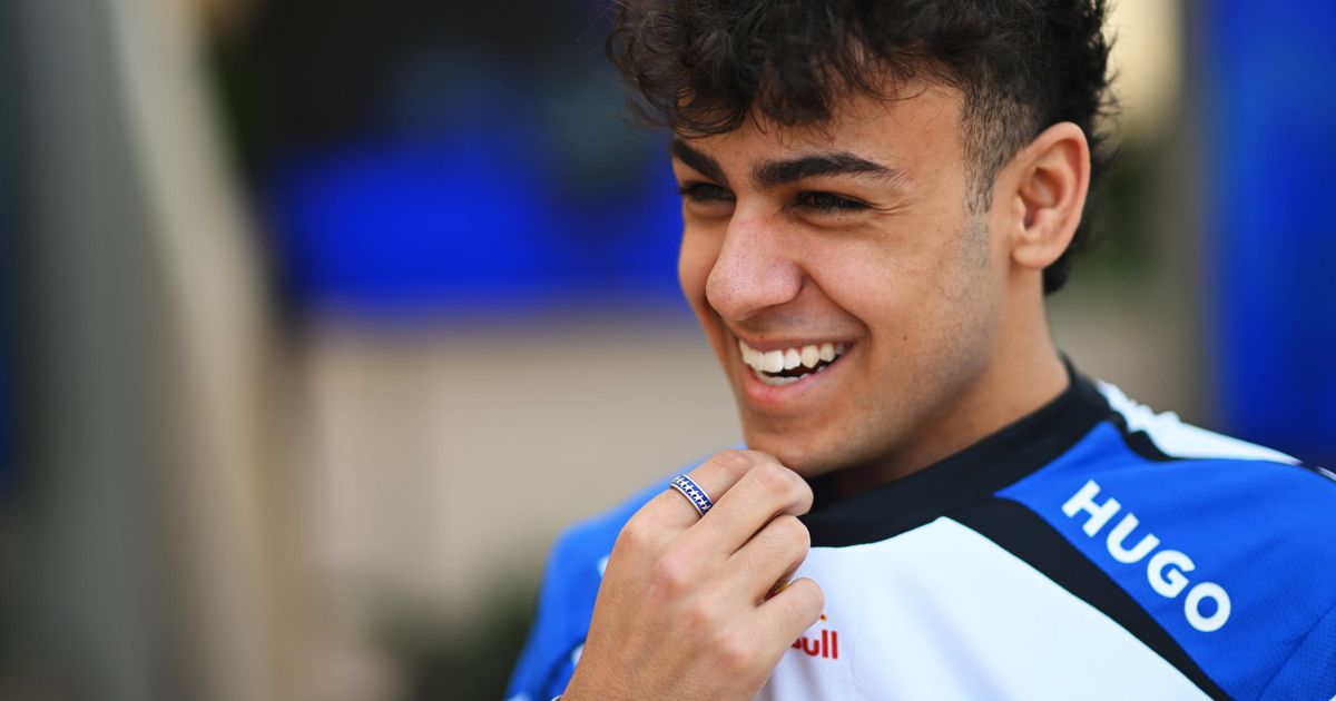 Lindblad is vol ongeloof na strijd met Verstappen en Hamilton: 'Totaal ...