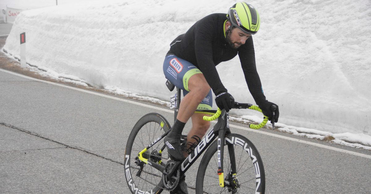 Selectie Intermarché-Wanty-Gobert 2022 | Minali (26) hangt fiets aan de ...