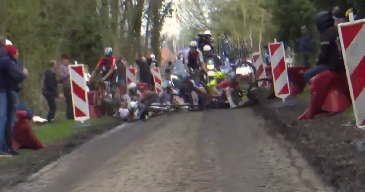 🎥 Domino-day in favorietengroep GP Denain (De Lie, Küng ...
