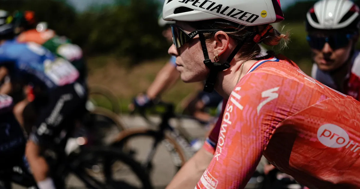 Cycling commentator criticizes Vollering, calling her not a cyclist but ...