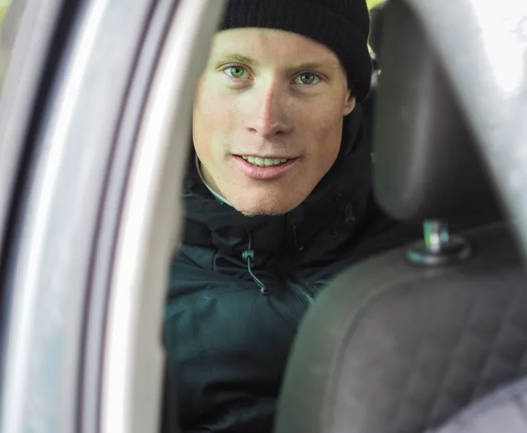 The entire track cycling team supports Lisa van Belle after the death ...