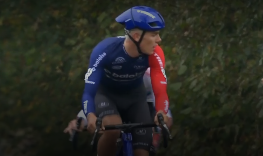 Thibau Nys legt uit waarom hij met witblonde coupe rondrijdt en we solo ...