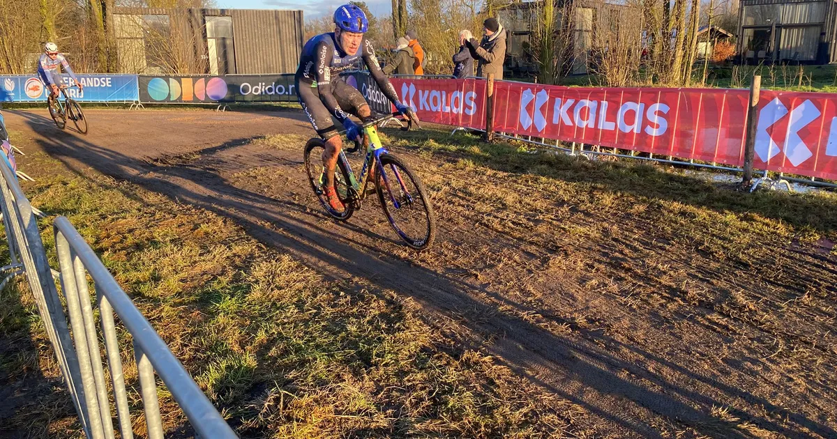 Ronhaar thinks Van Aert dealt mental blow to Van der Poel, Vandeputte ...