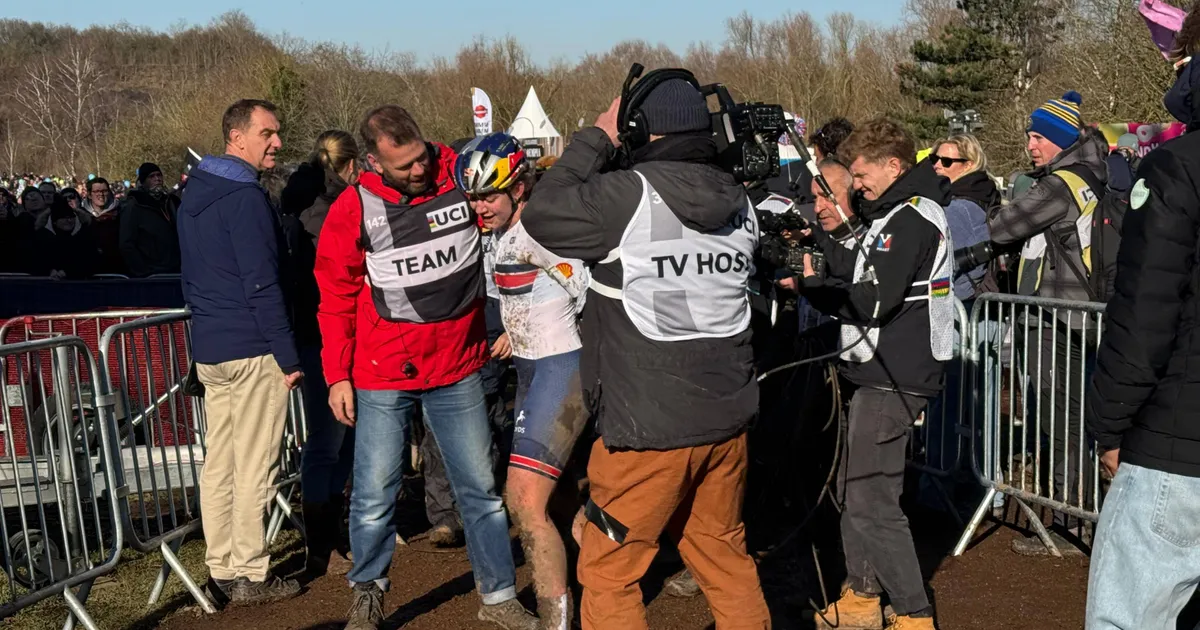 Father Bäckstedt celebrates with daughter Zoë after Cyclo-cross World ...