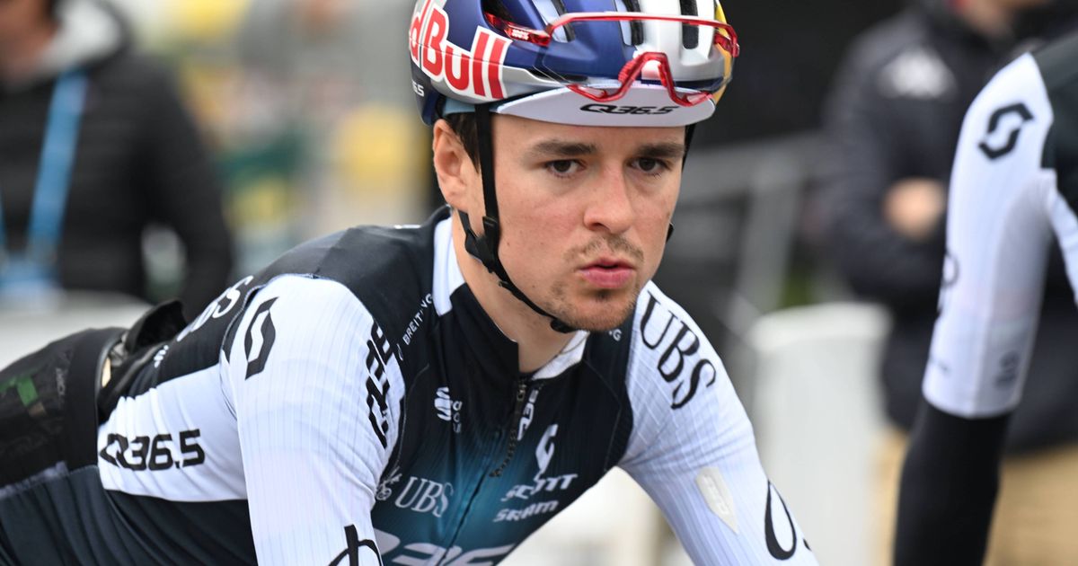 Pidcock blijft licht gefrustreerd achter na koninginnenrit Tirreno: 'Ik ...