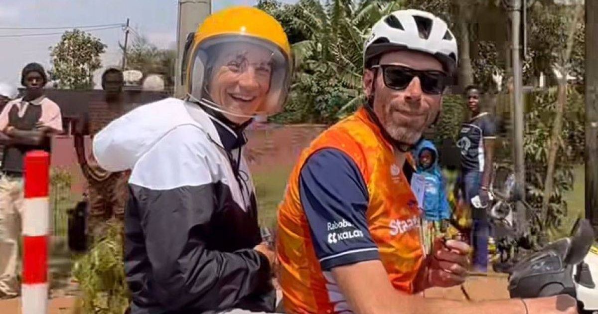 Bidons voor Evenepoel en 'scooters hebben we'; de eerste klus van ...