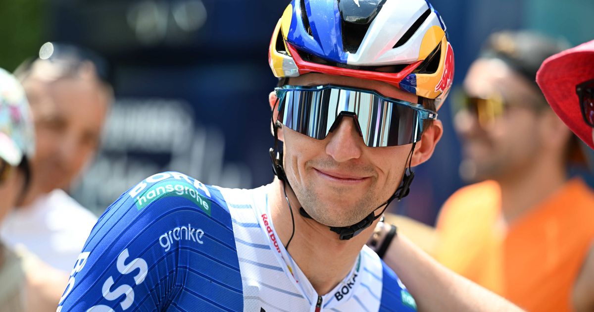 Jai Hindley rode onto the Giro d'Italia podium on stage 19