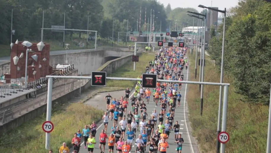 Vallende gevelplaten leiden tot wijziging route Dam tot Damloop
