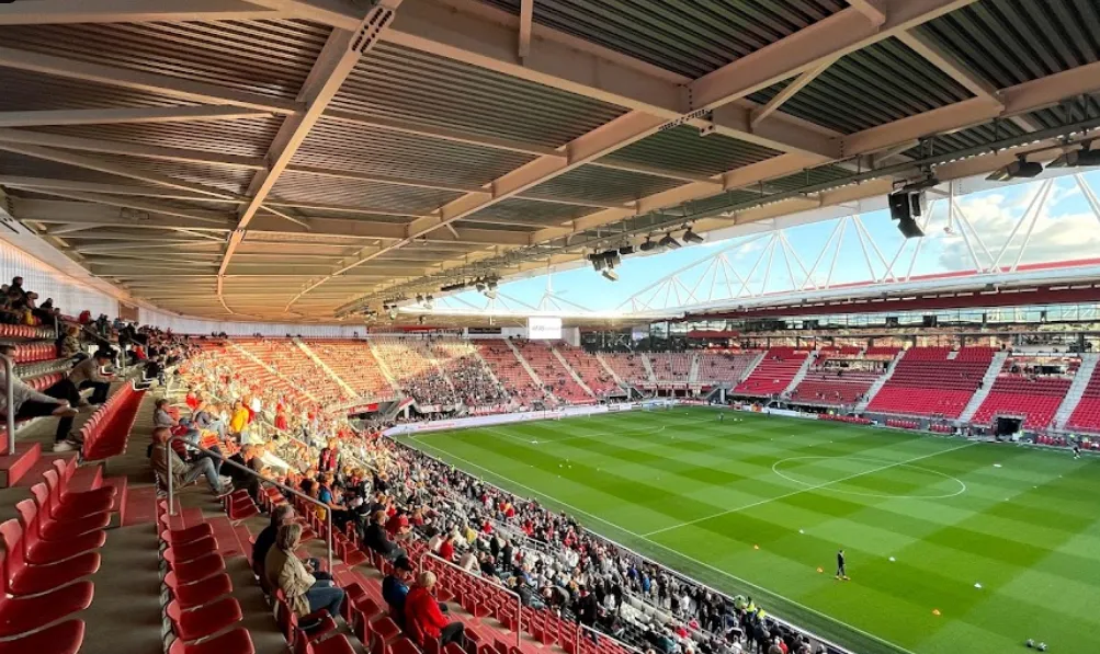 Cel en taakstraf voor aanstichter geweld in AZ-stadion Cel en taakstraf voor aanstichter geweld in AZ-stadion