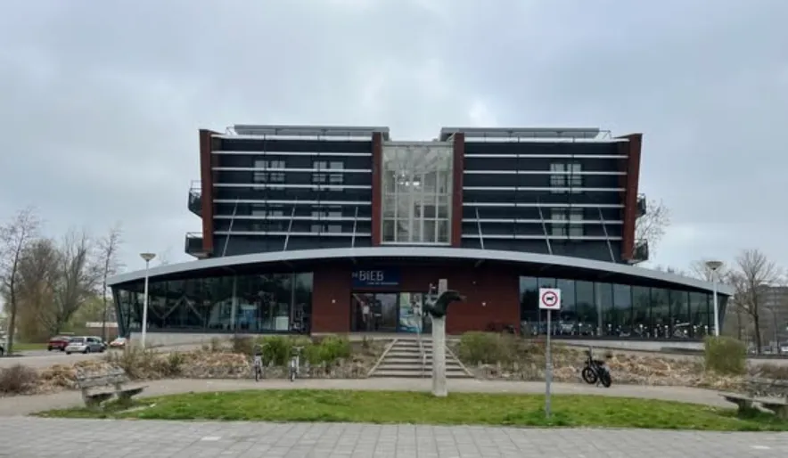 Steunpunt gemeente in De Bieb in Krommenie over maand of zes open