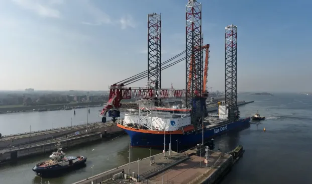 Eerste bunkering van methanol voor schip Van Oord in Amsterdamse haven