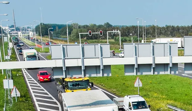 'Borreltafelmotie' over verbinding A8 - A9 met krappe meerderheid ...