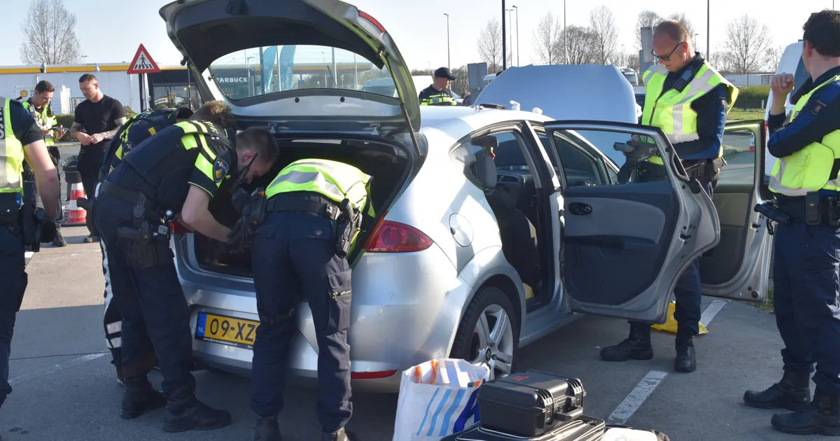 Grootschalige verkeerscontrole vracht- en personenvervoer bij wegrestaurant De Lucht (A2)
