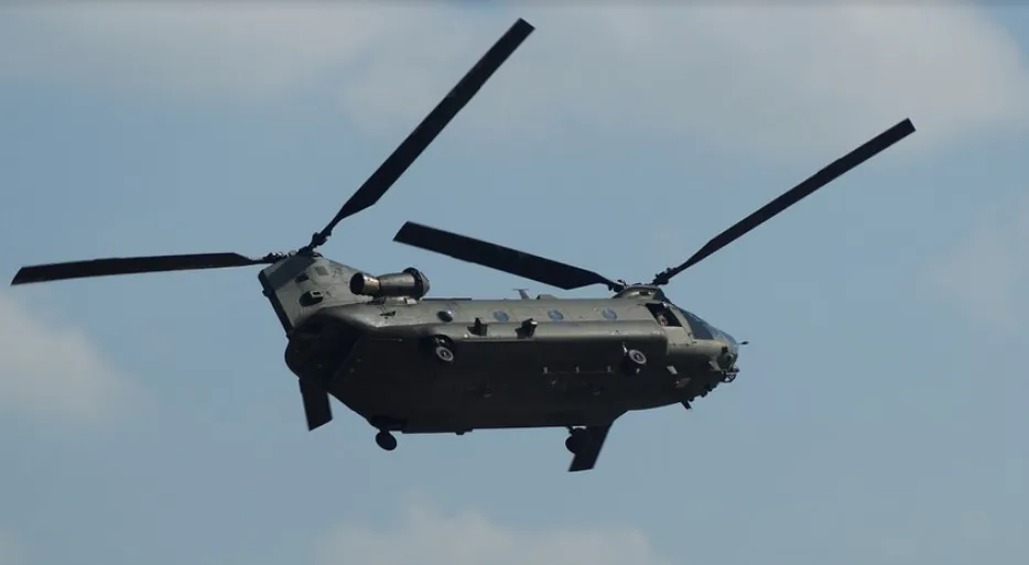 Hot.nl: Defensie Helikopter Commando oefent met militairen Luchtmobiele ...