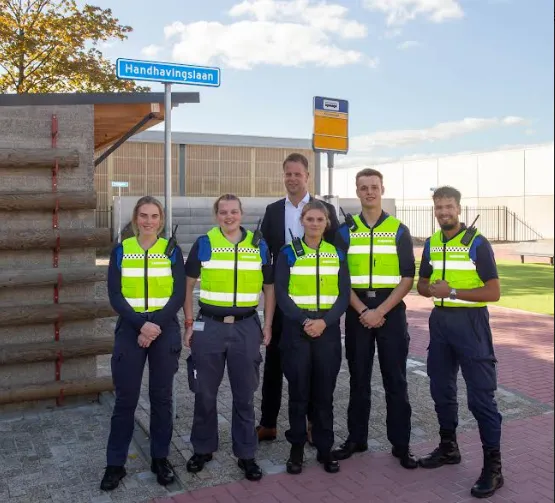 Studenten Handhaver Toezicht & Veiligheid openen eigen straat voor ...