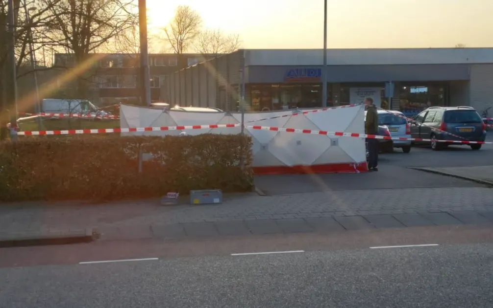 Dode bij schietpartij op parkeerterrein Aldi Aa-landen