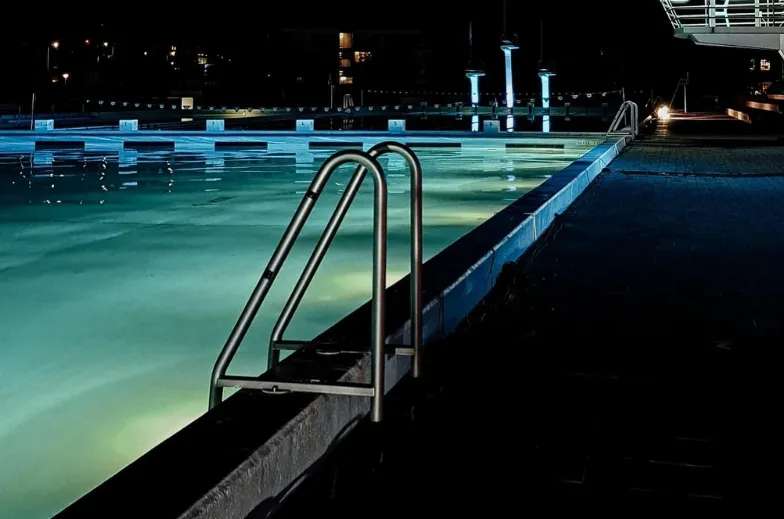 Moonlight Swimming in het Openluchtbad