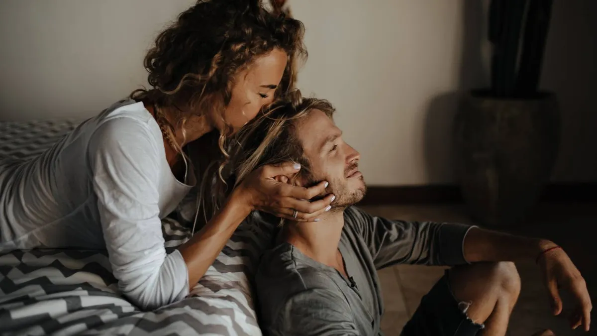 Lies (24) weet dat haar man Sander (26) het doet met andere venten, en ...