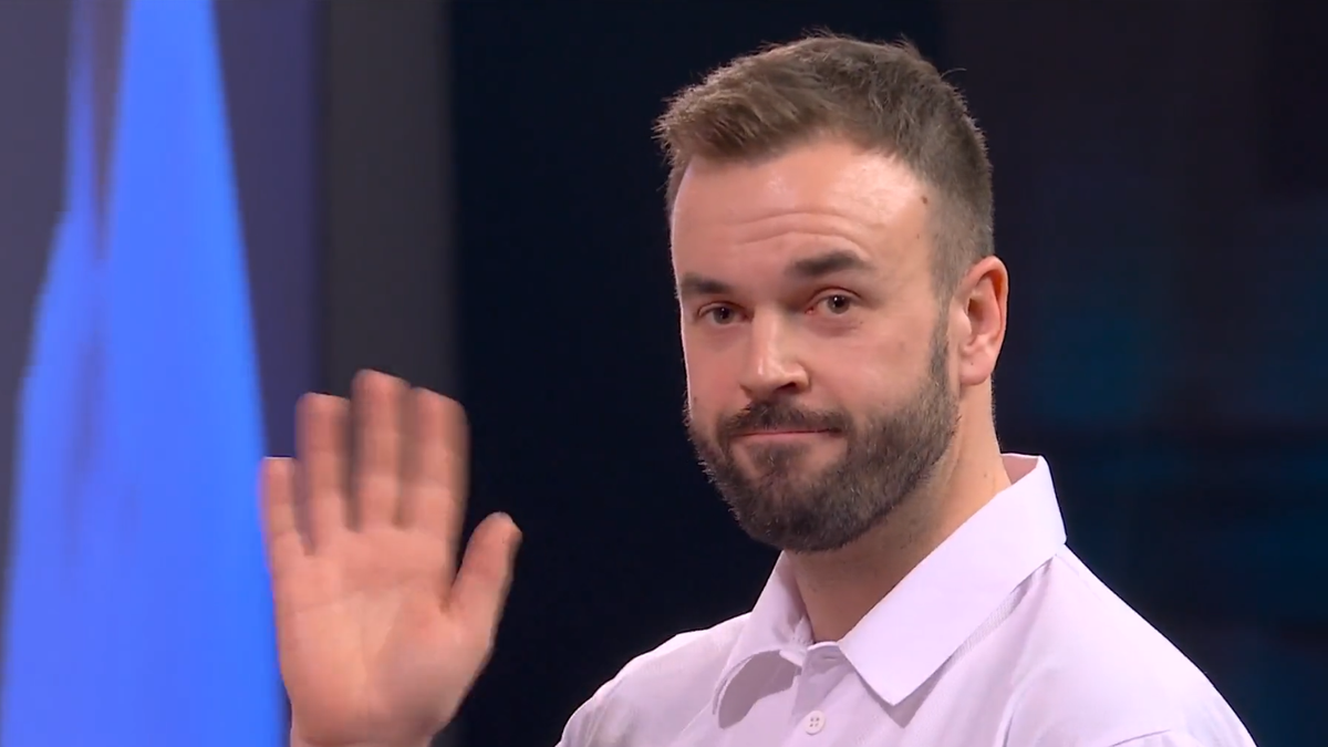 VIDEO: Ross Smith zwaait Van Duijvenbode uit na setwinst | Dartsnieuws.com