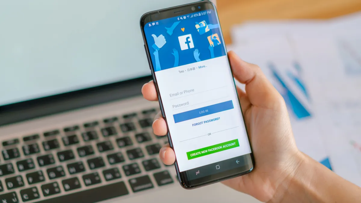 Verwarring alom... Wat is dat nu met die betalende versie van Facebook ...