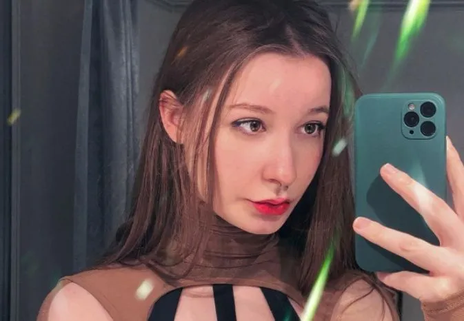 Flore werd uit ooit Miss België gezet omwille van haar pikante kiekjes ...