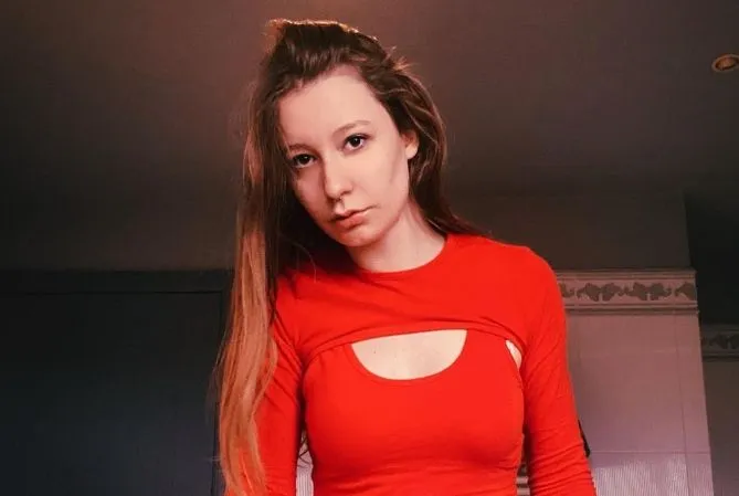 Flore, ooit te 'pikant' voor Miss België, trapt de deur naar het ...