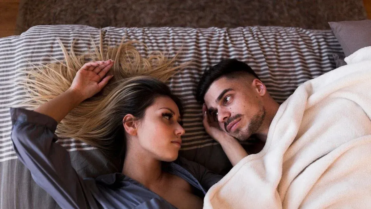 "Ik kleed me vaak uit voor de vrienden van mijn lief. Het is nu hoog ...