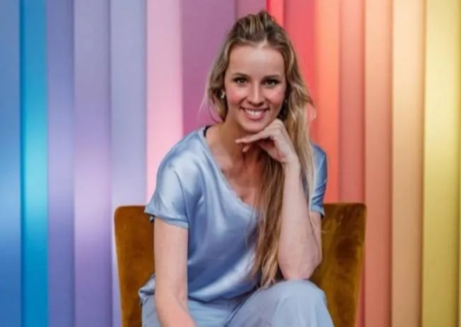 Joke van de Velde toont haar afgetrainde lijf in een strakke loopoutfit ...