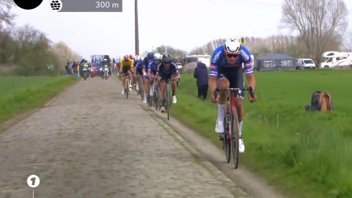 VIDEO: Mathieu van der Poel tries to attack solo to Paris-Roubaix ...