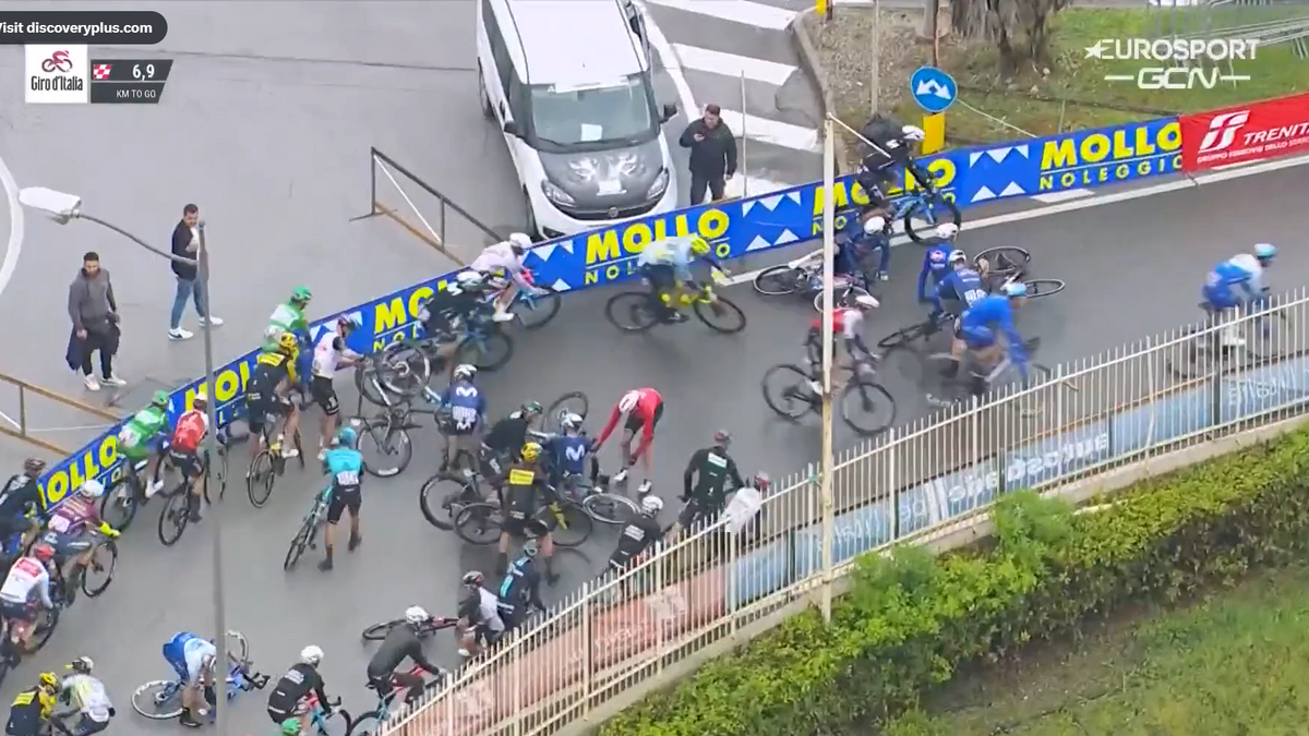 VIDEO: Primoz Roglic and Andreas Leknessund held up by crash at the ...