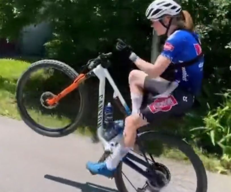 VIDEO: Puck Pieterse once again impresses with unspeakable bike skills ...