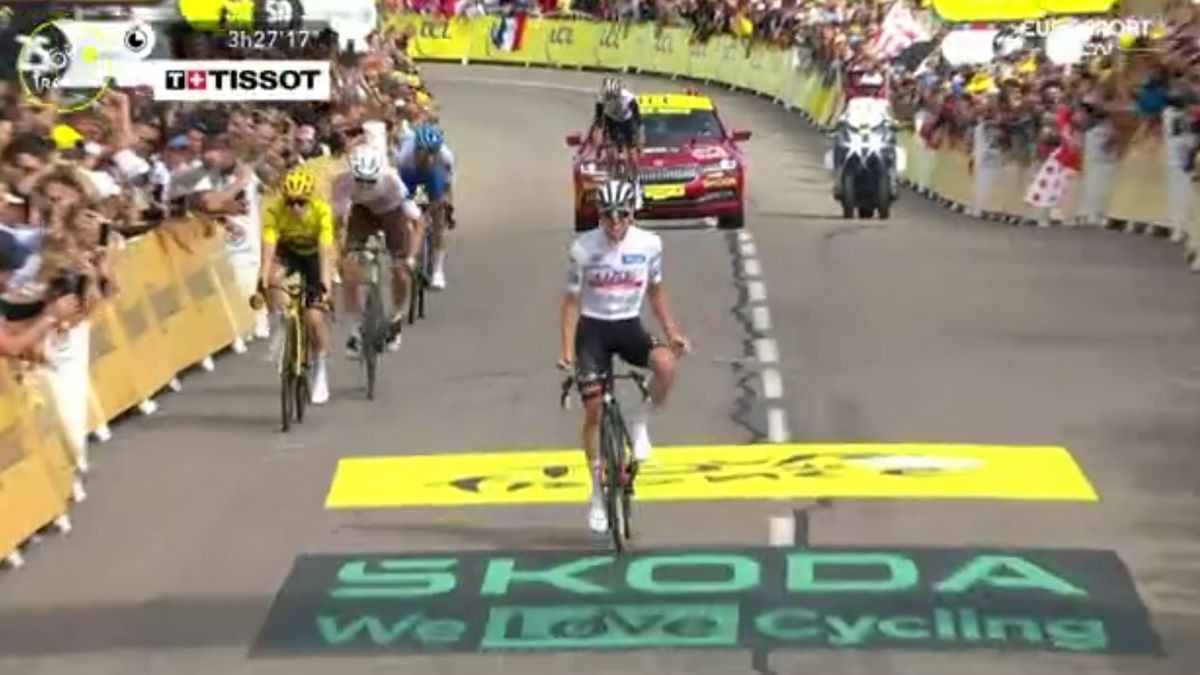 VIDEO: Tadej Pogacar outsprints Jonas Vingegaard at final Tour de ...