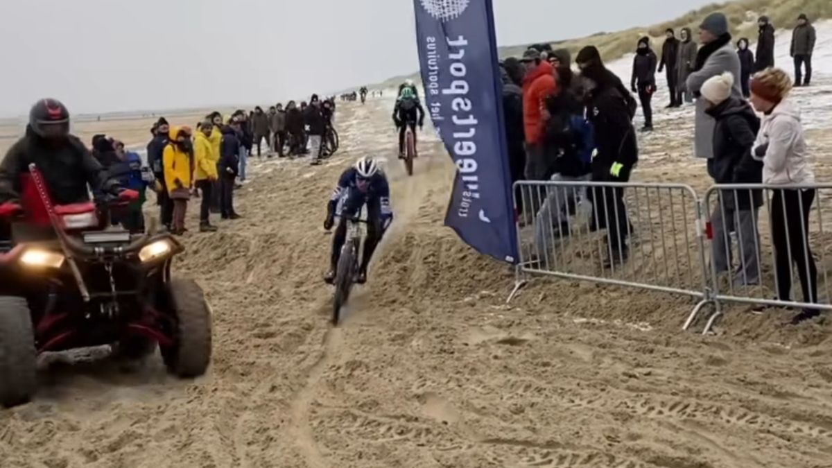 Tim Merlier takes victory in Bredene Beach Race after narrowly avoiding ...