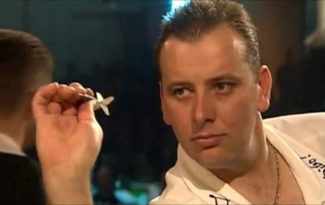 THROWBACK VIDEO: Greatbatch throws first ever live nine-dart finish on ...