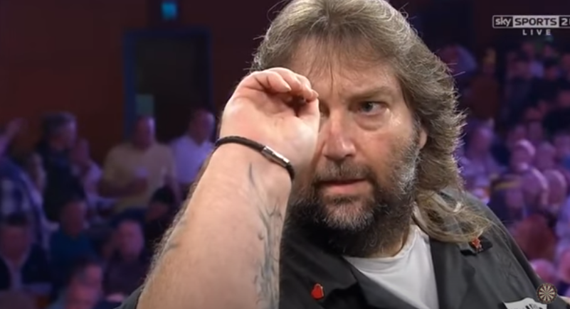 Andy Fordham Darts Throw