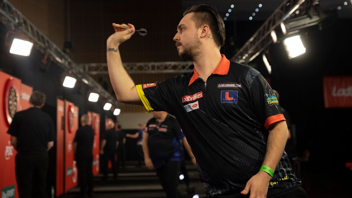 Raman stuns De Sousa, Heta turns on the heat in Gurney win at ...