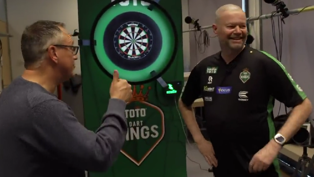 Van Barneveld is pleased with revolutionary new darts: "Train with me for a month to see how ...