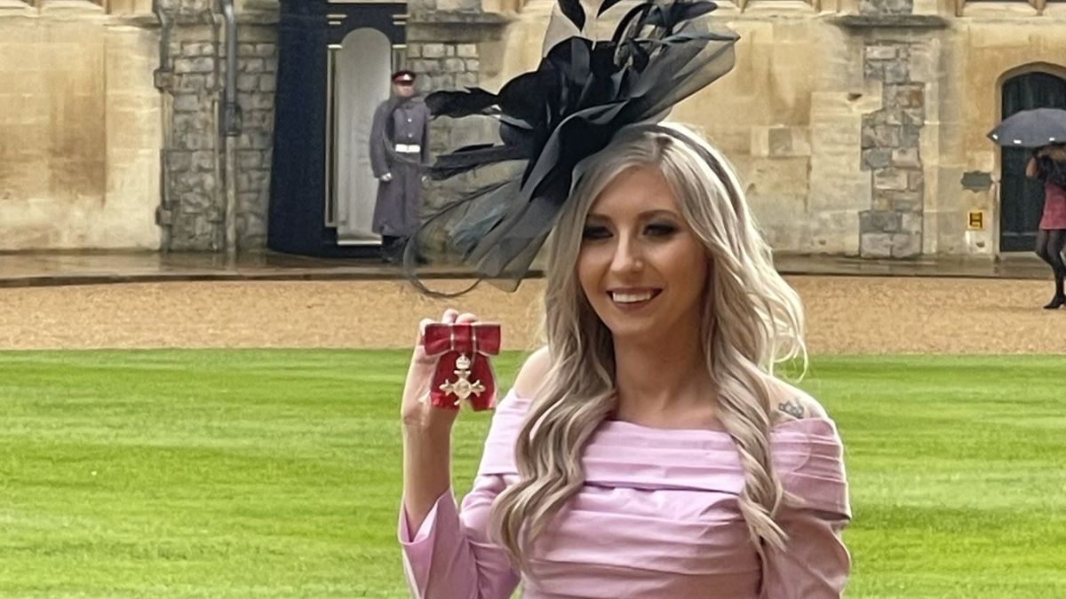 Fallon Sherrock picks up MBE from Prince William: ''Never been so ...