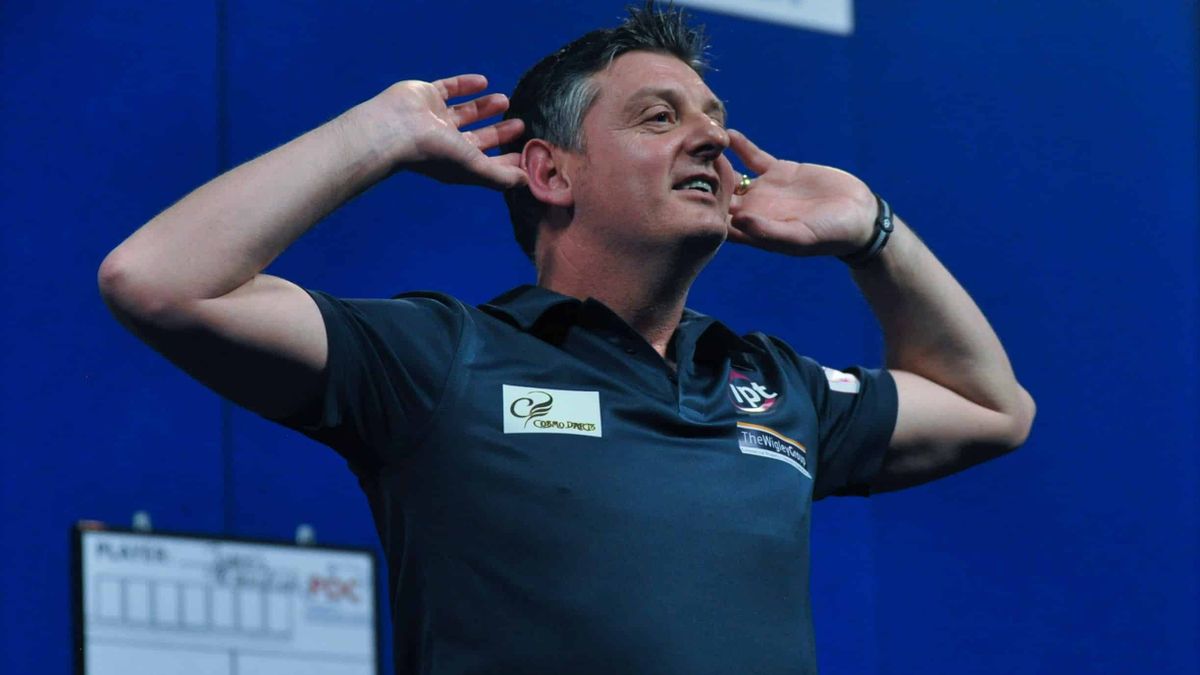 Justin Pipe attacks Wayne Mardle in interview before Taylor match ...