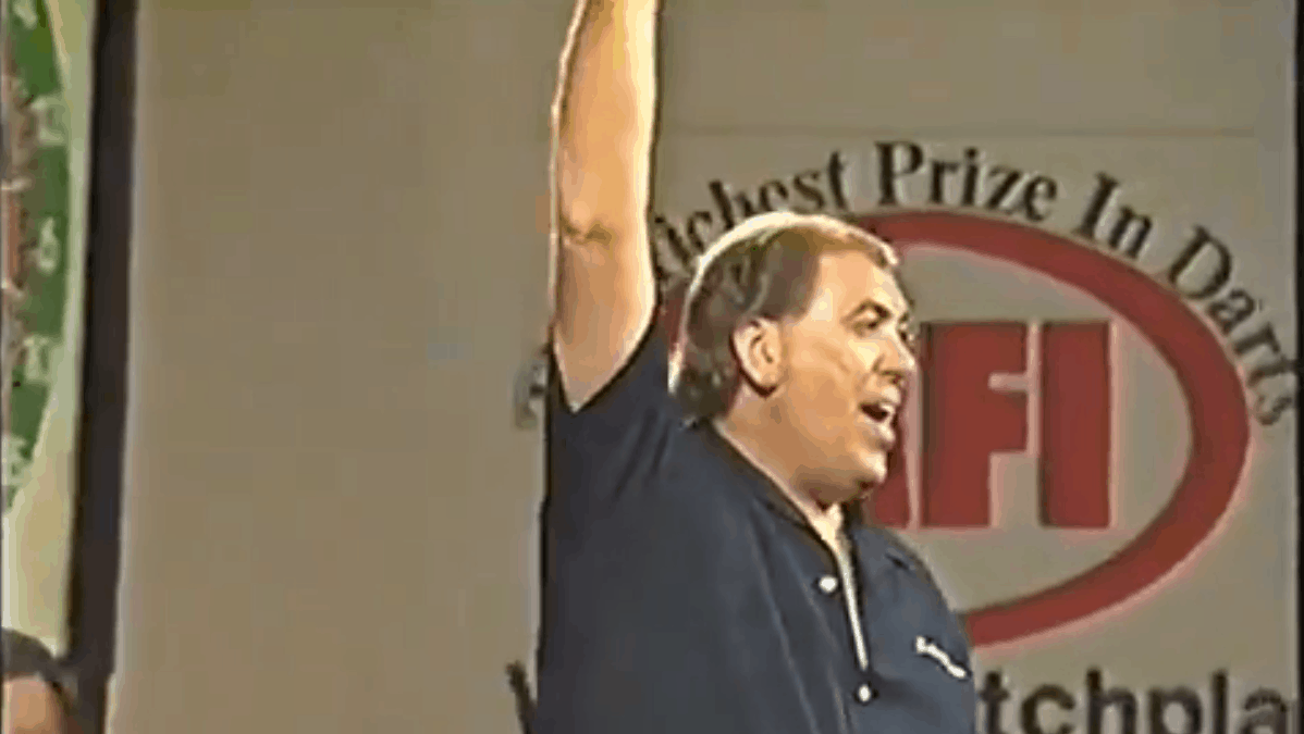 THROWBACK VIDEO: Lowe hits first ever televised nine-dart finish 35 ...